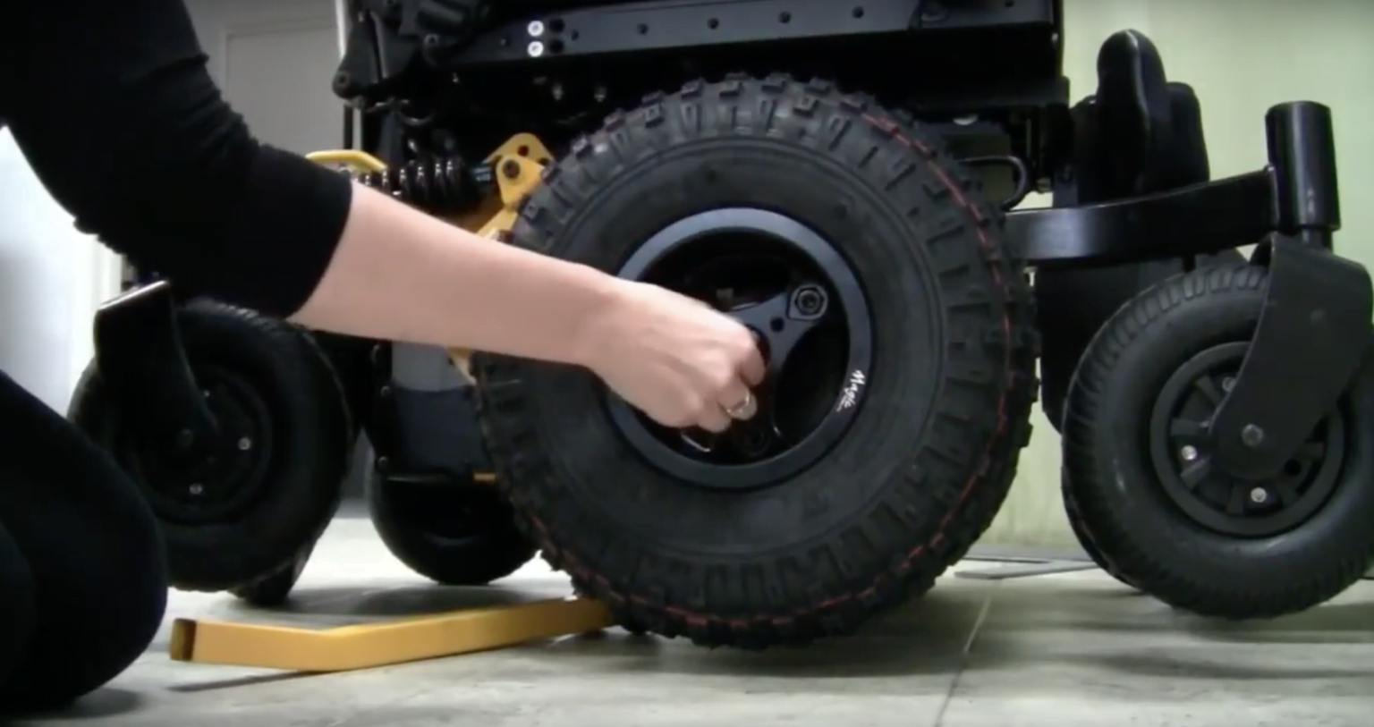 Steps to changing your wheels | Magic Mobility