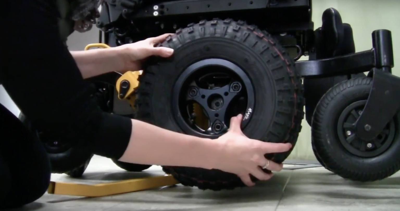 Steps to changing your wheels | Magic Mobility
